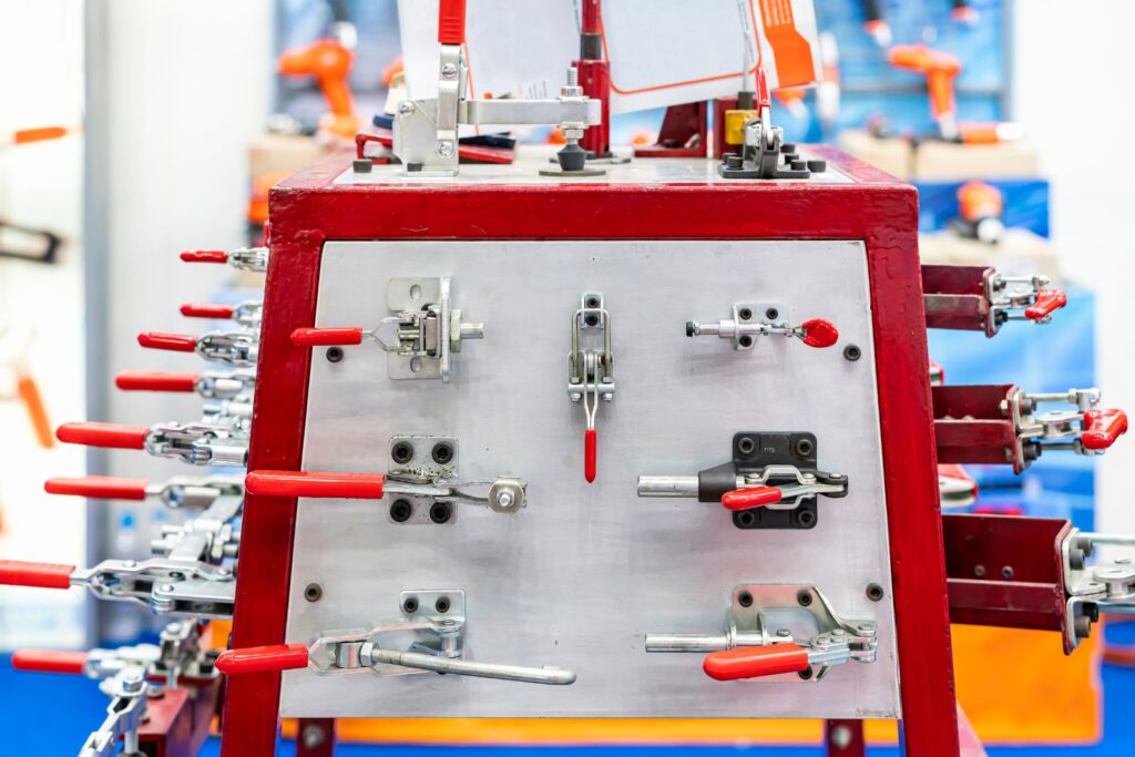 A Comprehensive Guide to Vertical Handle Toggle Clamps - StationXP